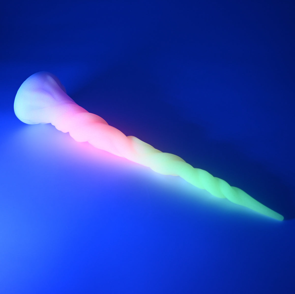 S2MGX02 Sera's Horn Small 0050 UV GITD – PPS
