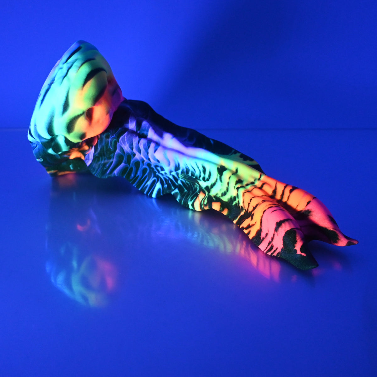 V3SCT22 Snark's Maw Medium 0030 UV GITD – PPS